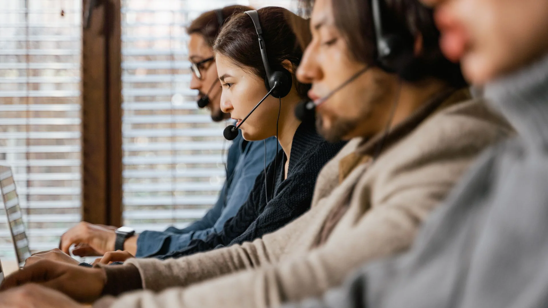 Inteligência artificial protegendo operadores de call centers - Jornal ...